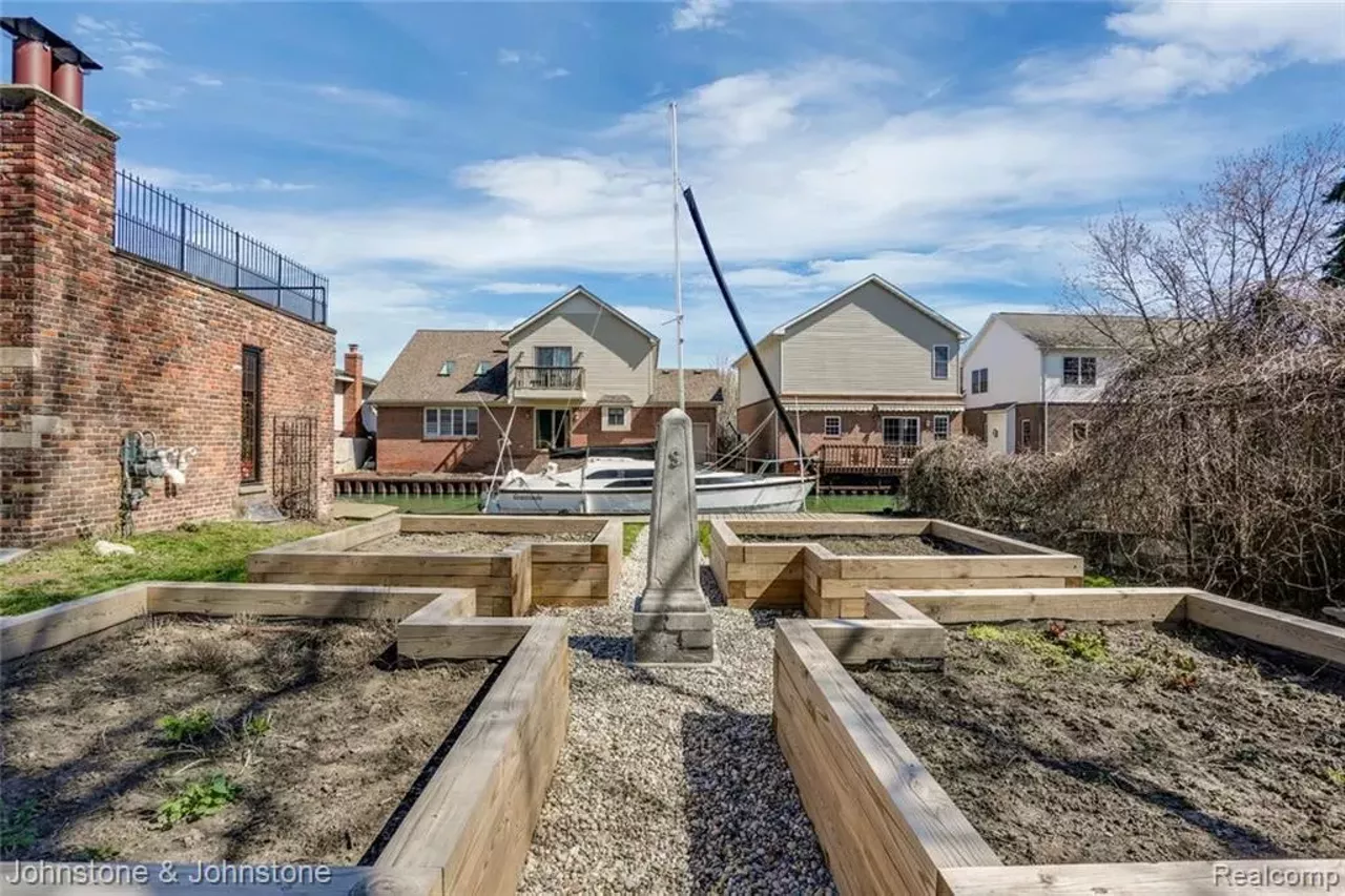 Patti Smith's former St. Clair Shores home is on sale now — let's take ...