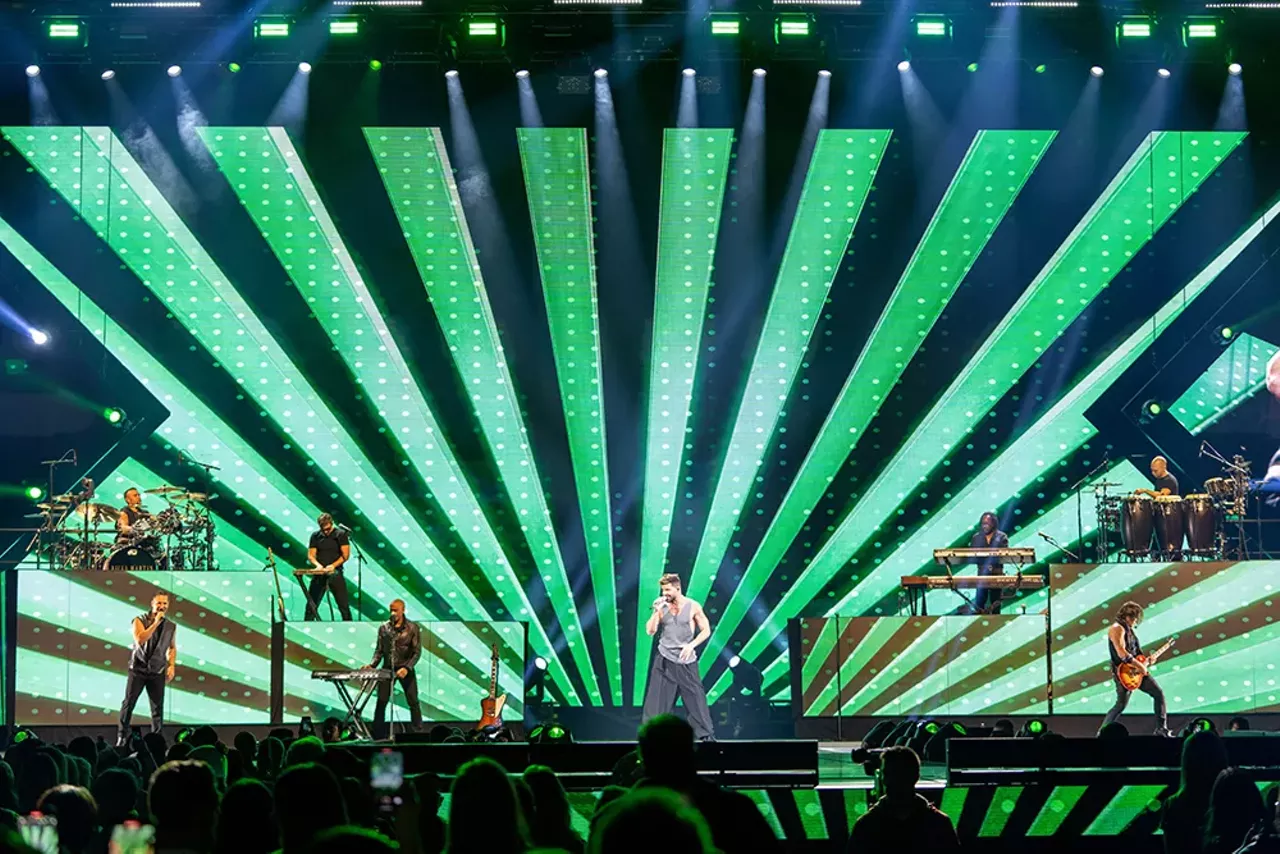 Pitbull, Enrique Iglesias, and Ricky Martin hit the stage at Little ...