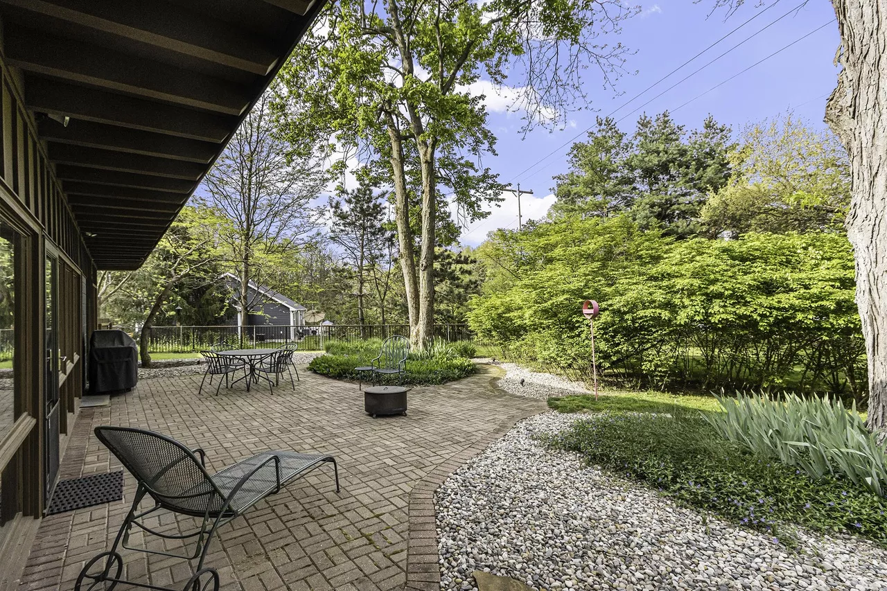 This Michigan mid-century modern home has gorgeous views inside and out ...