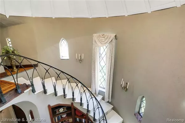 Patti Smith's former St. Clair Shores home is on sale now — let's take ...