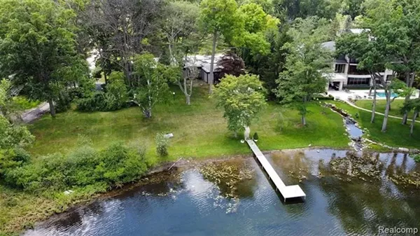 This $2.7 million lakefront Minoru Yamasaki-designed home in metro ...