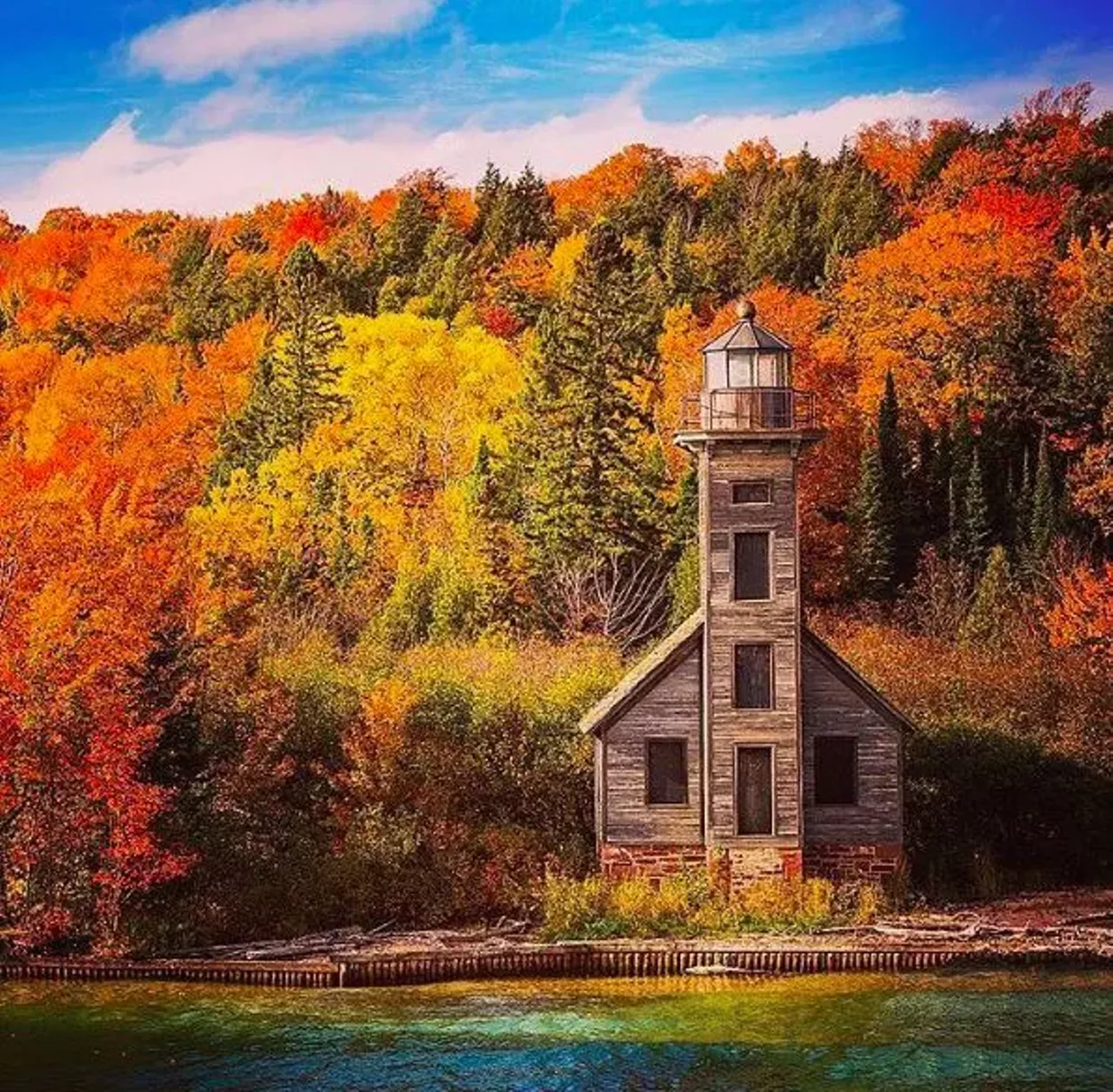 22 stunning Michigan lighthouses you need to see before you die ...