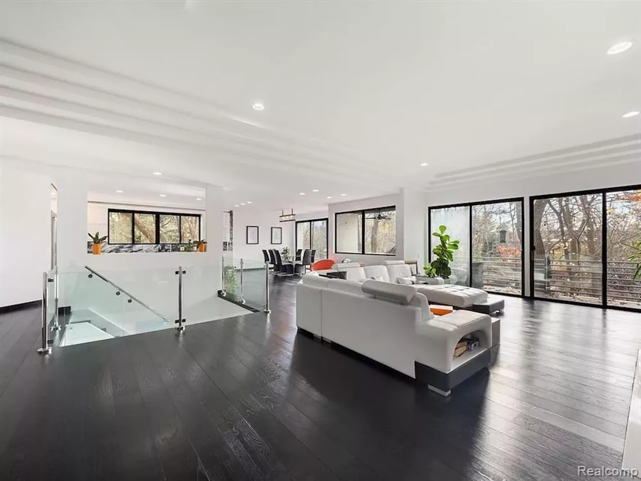 This $1.09M Irving Tobocman-designed masterpiece in West Bloomfield has ...